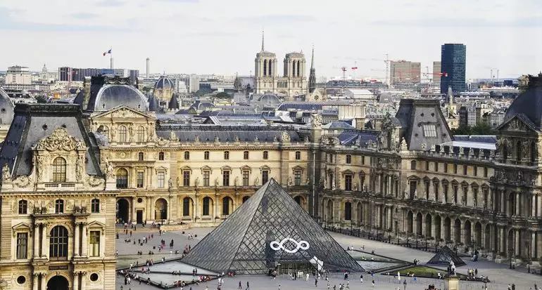 Hadithi ya uchoraji na mioyo ya wanadamu huko Louvre