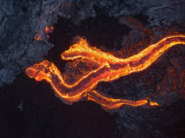 Foto ndị dị egwu nke lava sitere na ugwu mgbawa nke Kilauea 10092_2