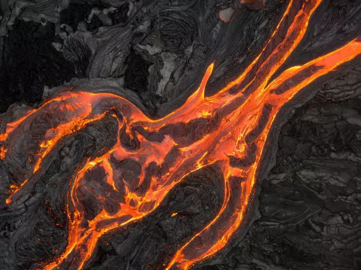 Foto ndị dị egwu nke lava sitere na ugwu mgbawa nke Kilauea 10092_8