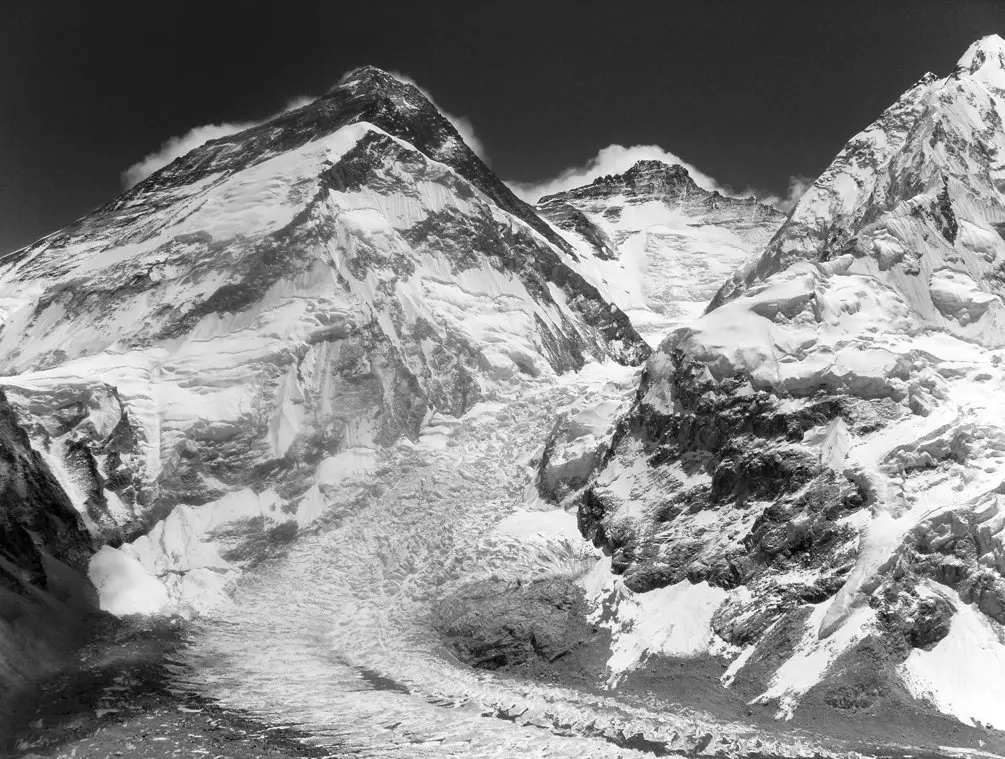 Quay trở lại Everest để đi lên đôi