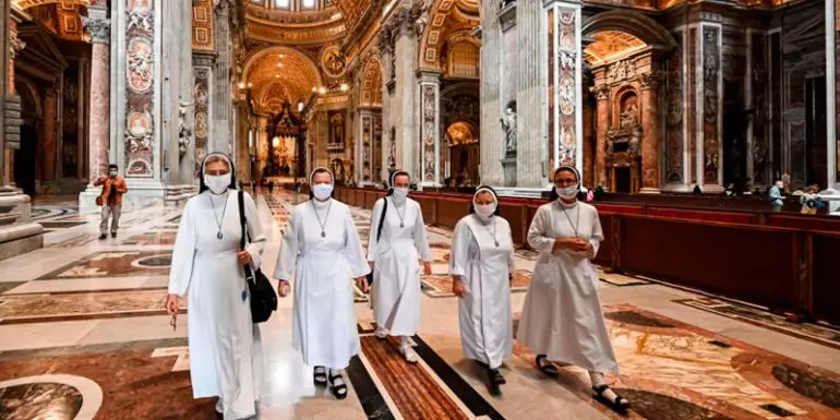 Basilica o Sant Pedr caethiwo yr Eidal