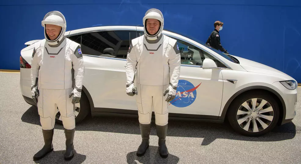 చారిత్రాత్మక ప్రయోగం NASA SpaceX