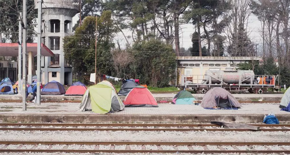 Foto di migranti bloccati al confine 1219_3