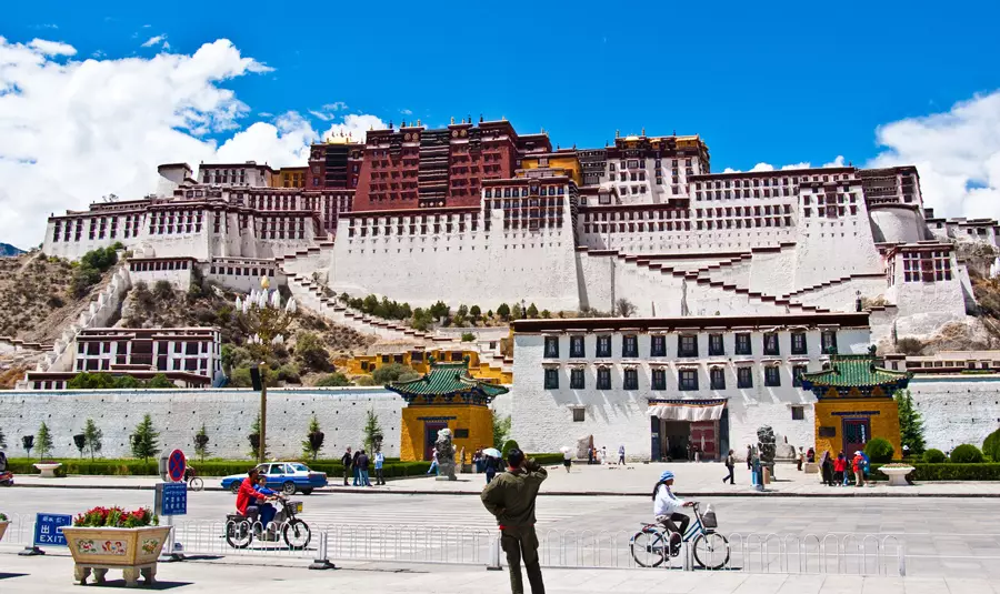 L'imponent Palau del Dalai Lama obre les portes a turistes 12203_2