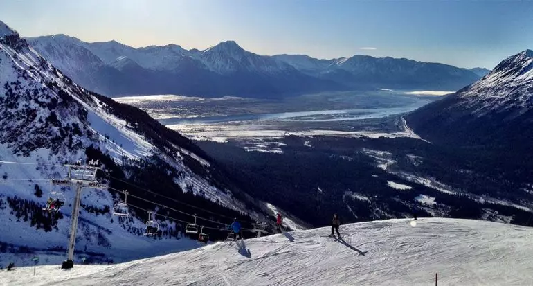 Vetraríþróttir í Alaska: Jafnvel brimbrettabrun!