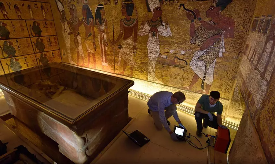 Exclusive photos of the scan in the tomb of Tutankhamun 1262_2