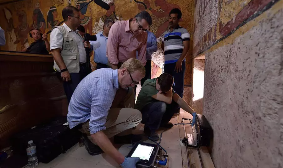 Exclusive photos of the scan in the tomb of Tutankhamun 1262_3