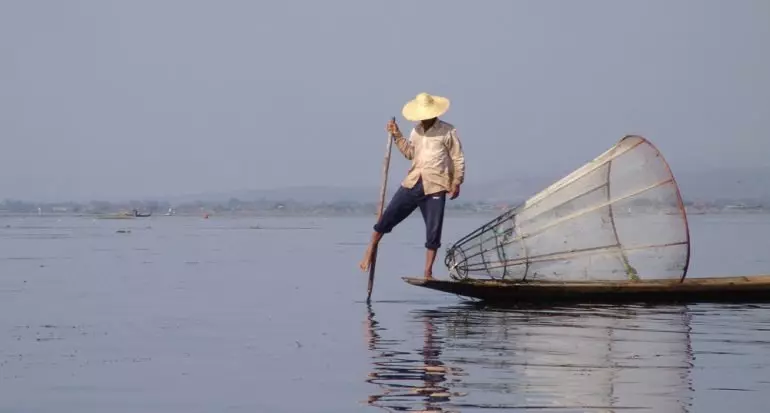 Ho tsamaea ho ea lirapeng tse phaphametseng tsa Myanmar