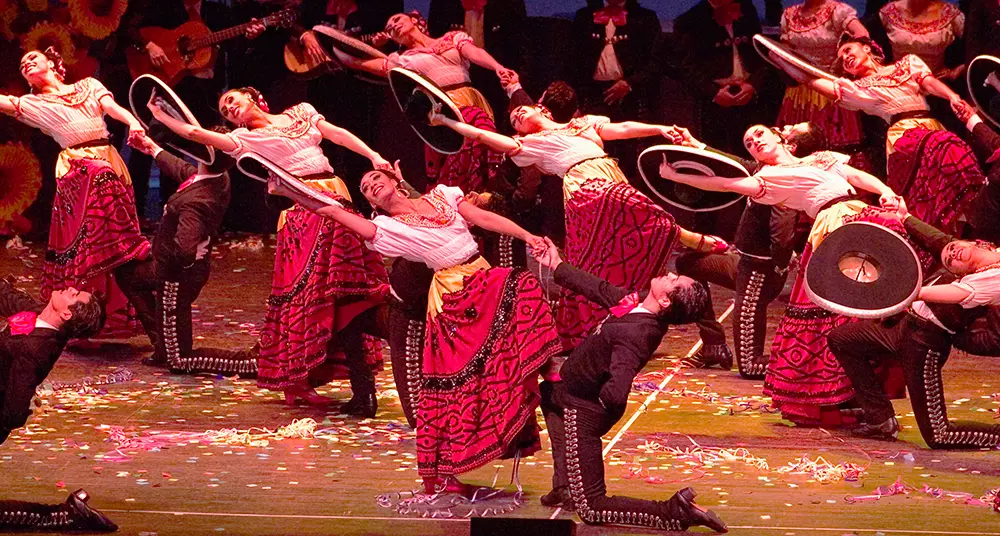 Folkloric Ballet na Mexico ta lokacin bazara na Amalia Hernández