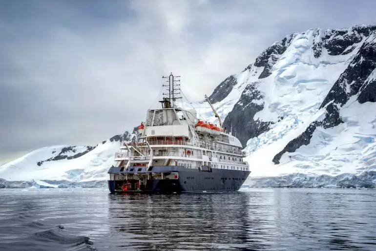 iintlobo ezihlaselayo ze-antarctica