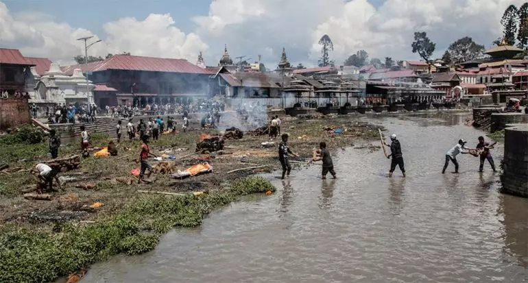 Awọn iparun ti Nepal ni awọn fọto 13