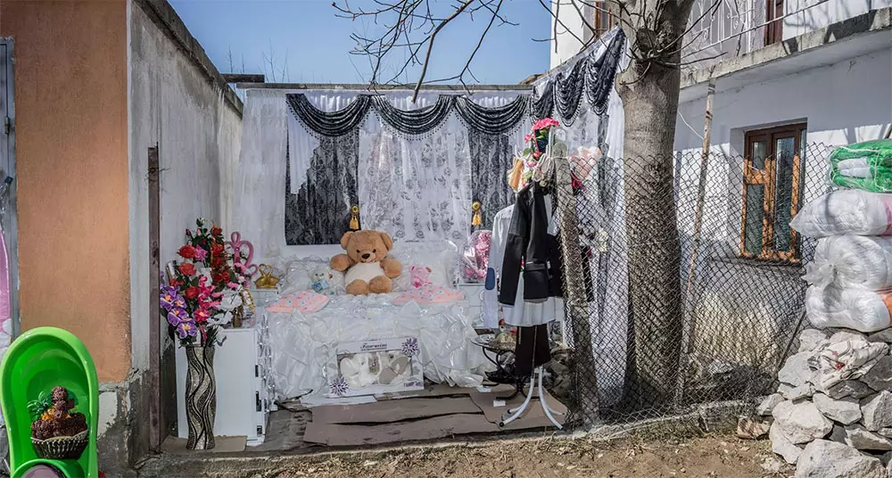 Eles começam com a cama na rua: fotos de um casamento muçulmano 1361_13