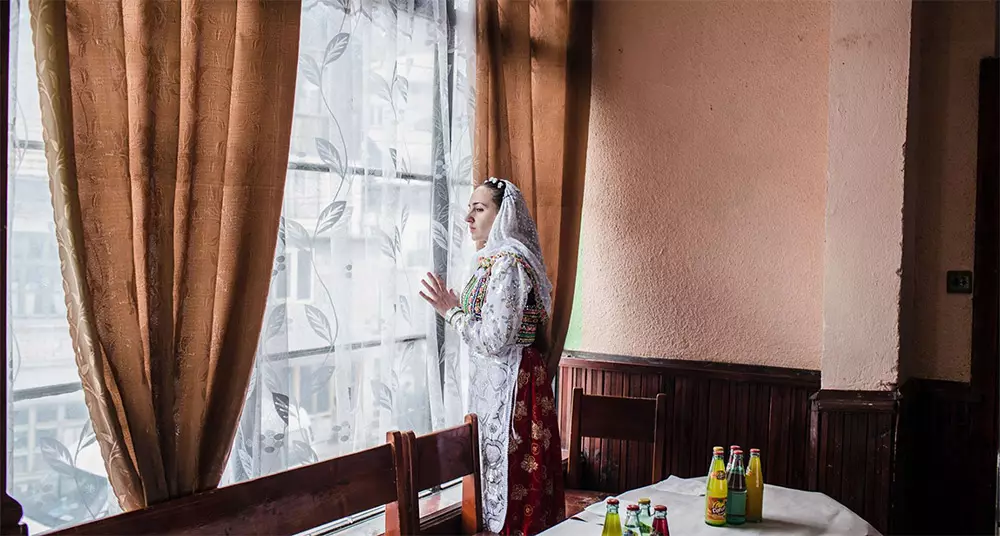 Eles começam com a cama na rua: fotos de um casamento muçulmano 1361_21