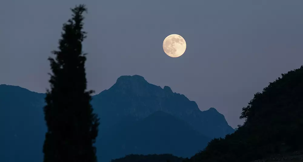 Apa yang anda perlu tahu tentang supermoon Disember 13650_2