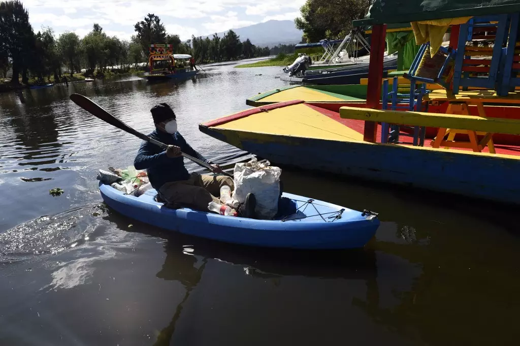 Mexikanesch kämpft mat sengen Hänn géint d'Kontaminatioun vun den Xochimilco Kanäl 13885_5