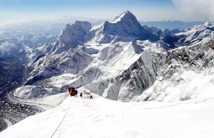 The climate crisis is destroying the largest glacier on Everest