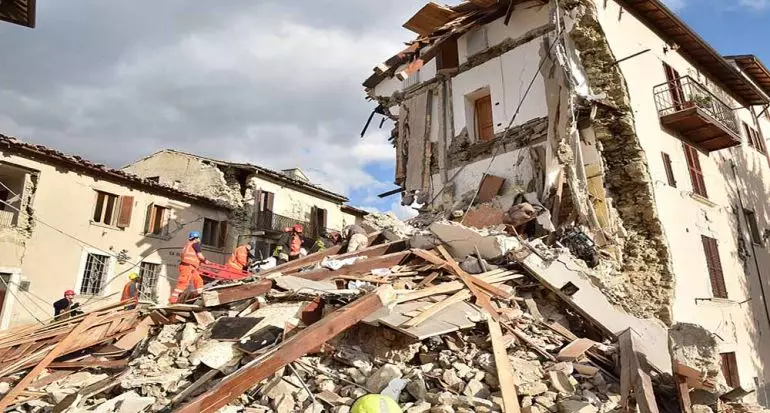 Osisi foto: Ala ọma jijiji na Italy