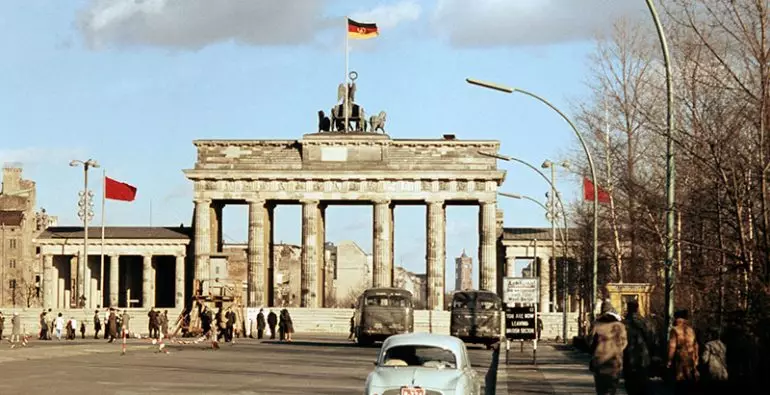 berlin phab ntsa hlau kab hlau rhuav