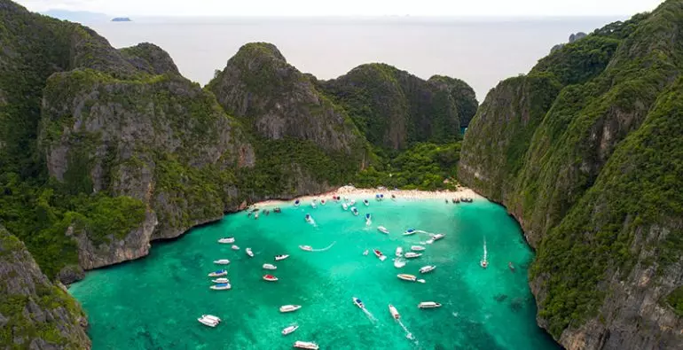 överskott av turister maya bay thailand