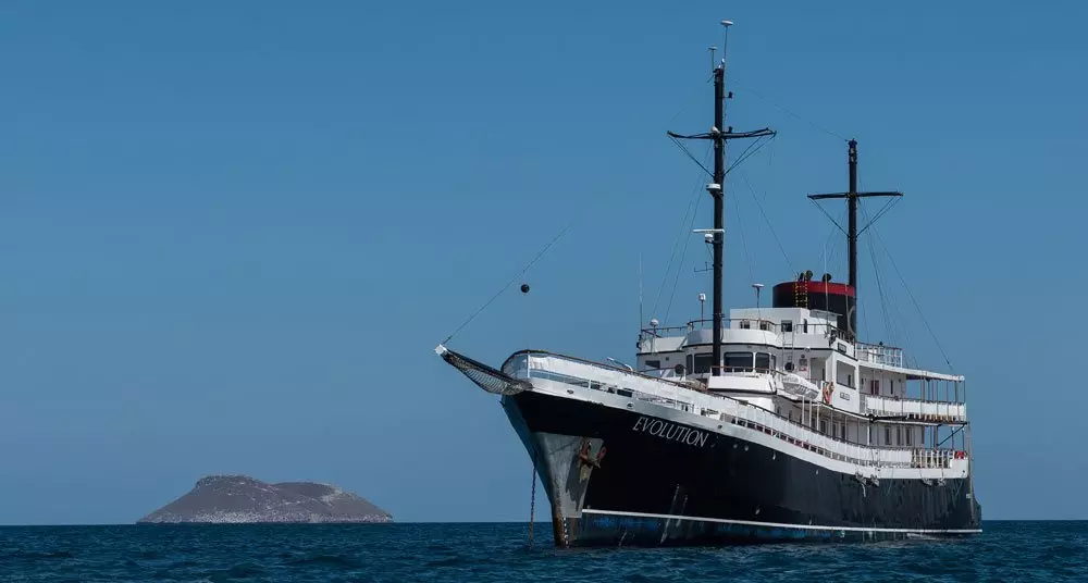 An chéad lá sna hOileáin Galapagos