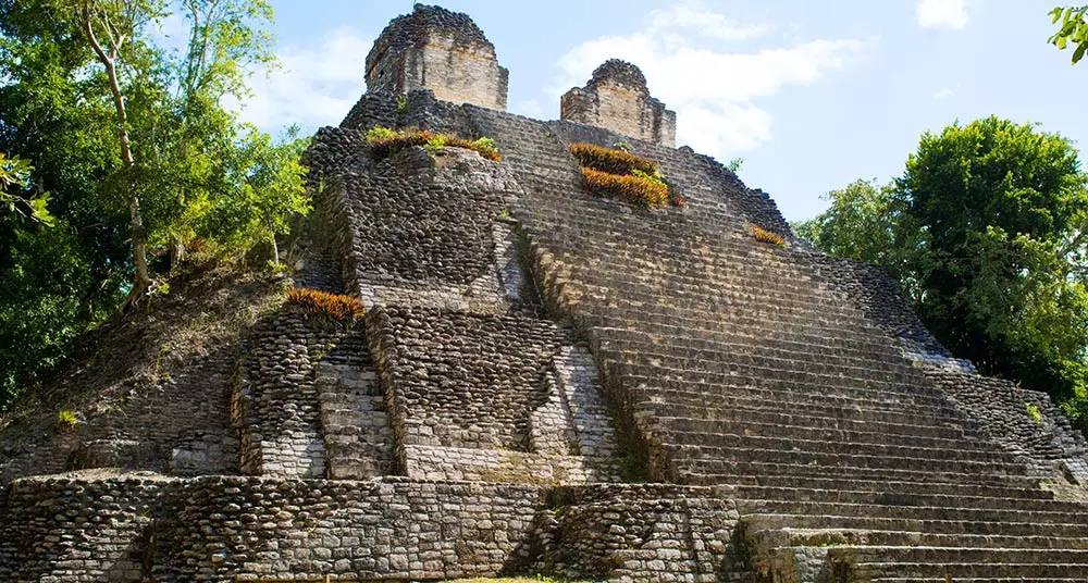 Esperjenza tal-kultura Mayan f'The Explorean Kohunlich