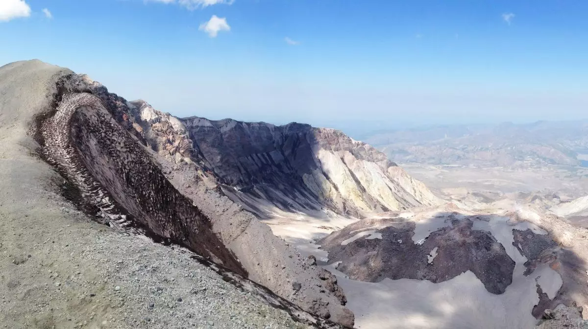 crater ya volcano