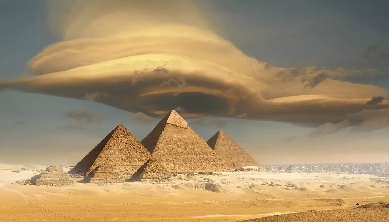 Lub Pyramids ntawm Giza tau ua li cas?