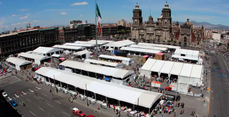 Medzinárodný knižný veľtrh sa už začal v Zócalo v Mexico City! 2376_1