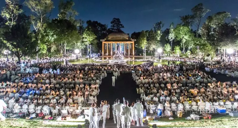 Diner en Blanc