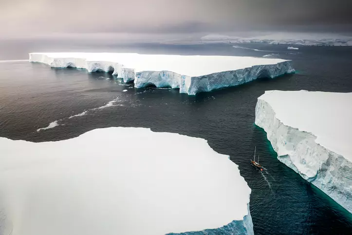 'S Werelds grootste ijsberg breekt van Antarctica en kan doelloos ronddwalen 3109_1