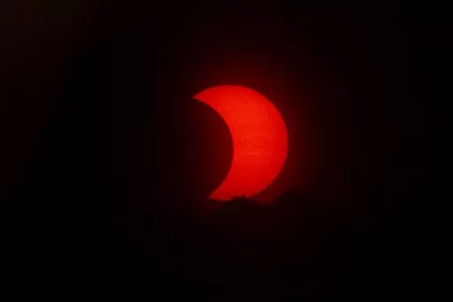 GALERIE: Așa arăta „cercul de foc” lăsat de eclipsa inelară de soare 3855_2