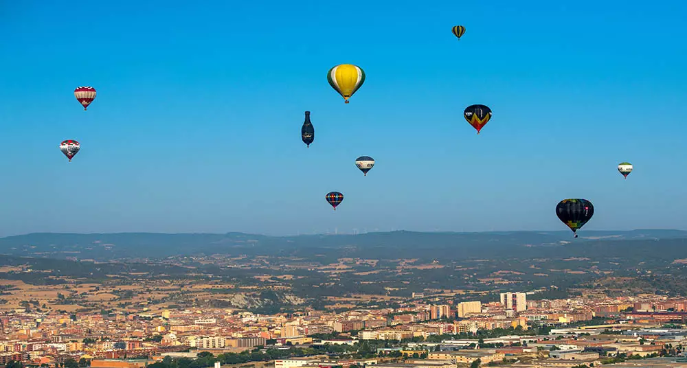 La Eŭropa Balona Festivalo ornamis la ĉielon de Katalunio 4073_2