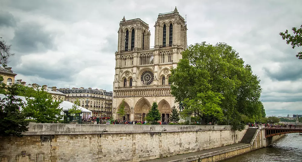 “Notre Dame Pari Paris”