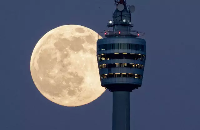 Jagodna luna, meteorski dež in drugi spektakularni astronomski pojavi poletja 4337_2