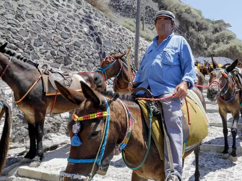 na-agba ịnyịnya ibu na Greece