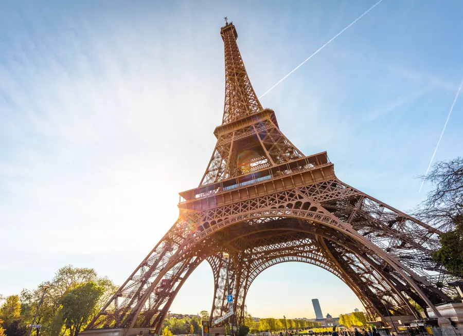 La Tour Eiffel pousse-t-elle en été ? 5059_3