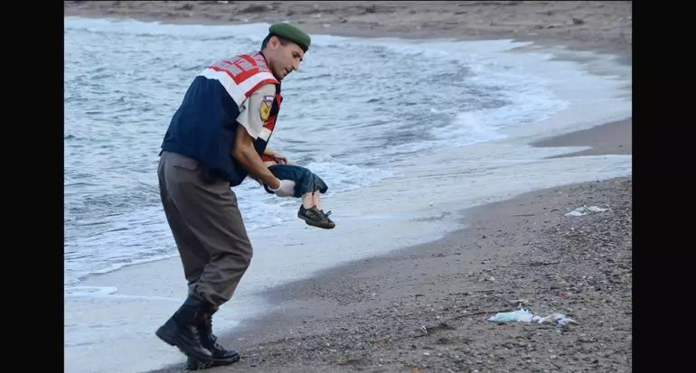 해변에 있는 저입니다. 그게 너야.- 존 스탠마이어