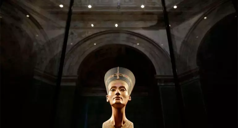 Izmisīgie karalienes Nefertiti meklējumi