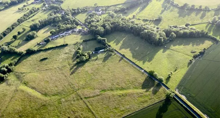 10 volte più grande di Stonehenge