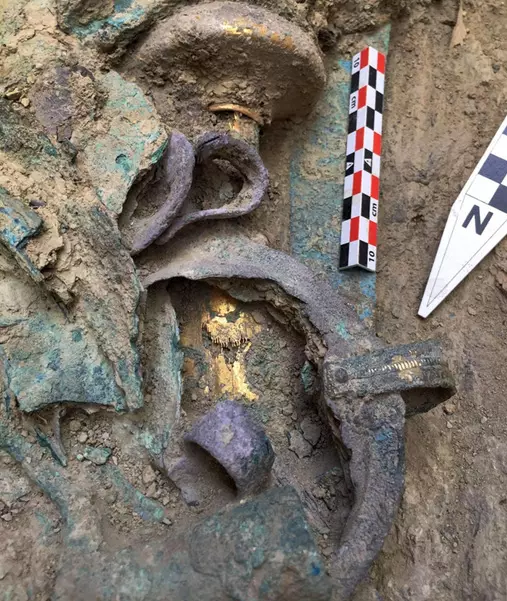 Inviolate tomb of wealthy warrior discovered in Greece 5787_5