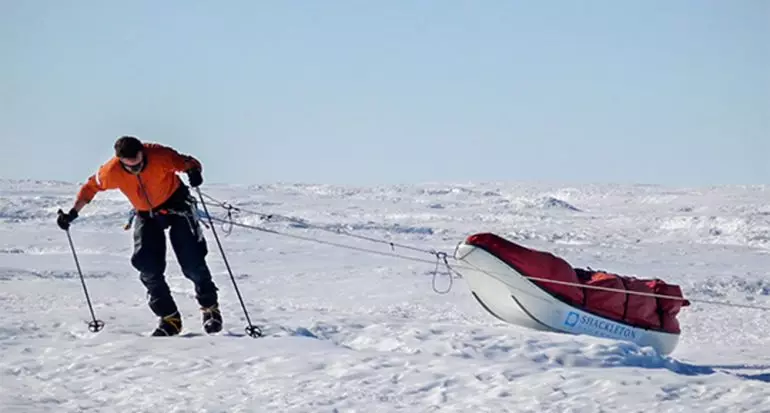 Ang eksplorador sa South Pole namatay sa rekord nga pagsulay