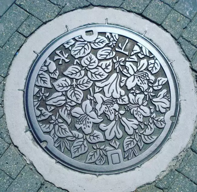 Ang bansang ito ang may pinakamagandang manhole cover sa mundo 6691_3