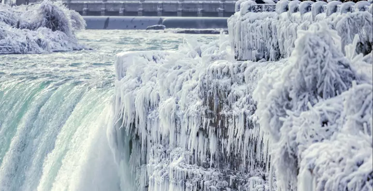 Niagaros kriokliai užšąla