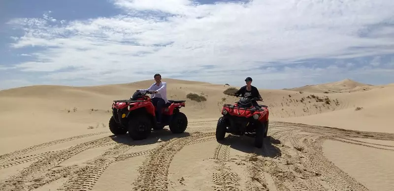 سياح Chihuahua Samalayuca Dunes