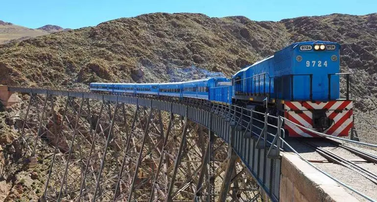 Préparez le train pour les nuages