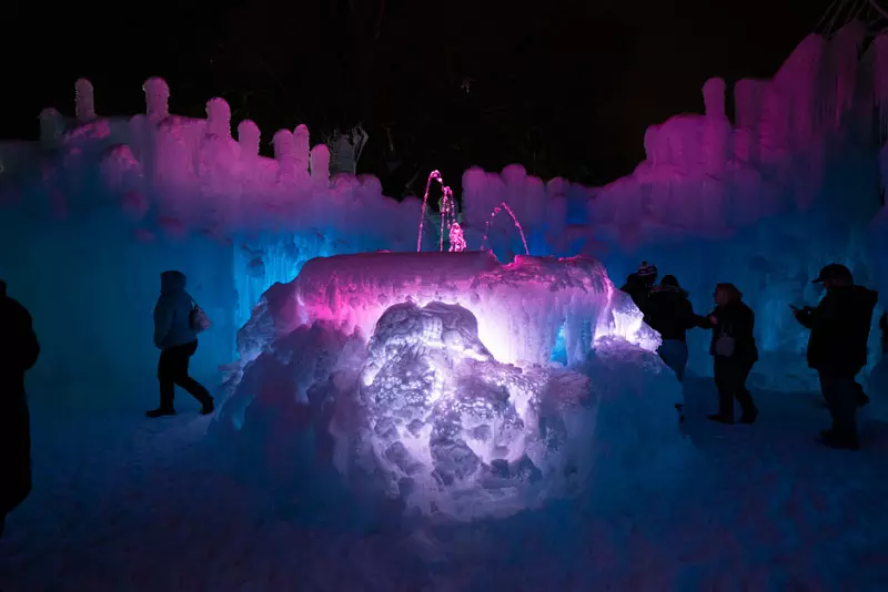 Fountain Kanada Ice Castle