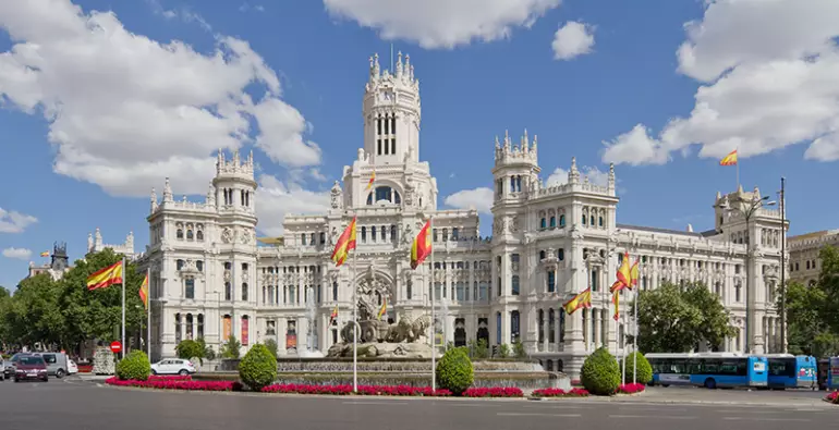 Cung điện Cibeles Madrid