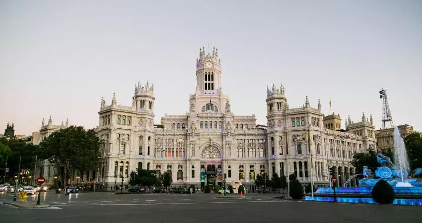 Cung điện Cibeles Madrid