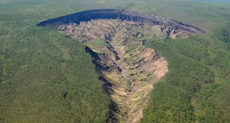 Die ?Deur na die onderwêreld? uit Siberië hou nie op groei nie