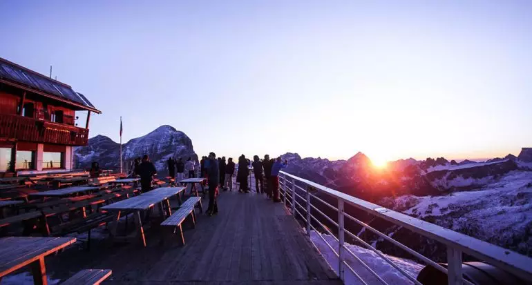 Taron masu dafa abinci a Dolomites a Italiya